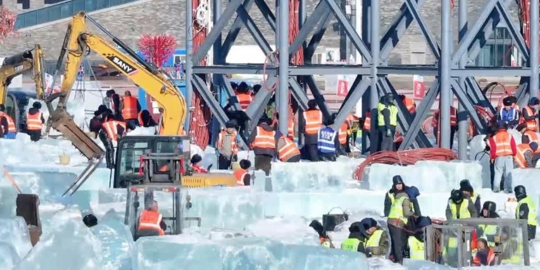 Ice building kicks off for World's largest ice-and-snow park